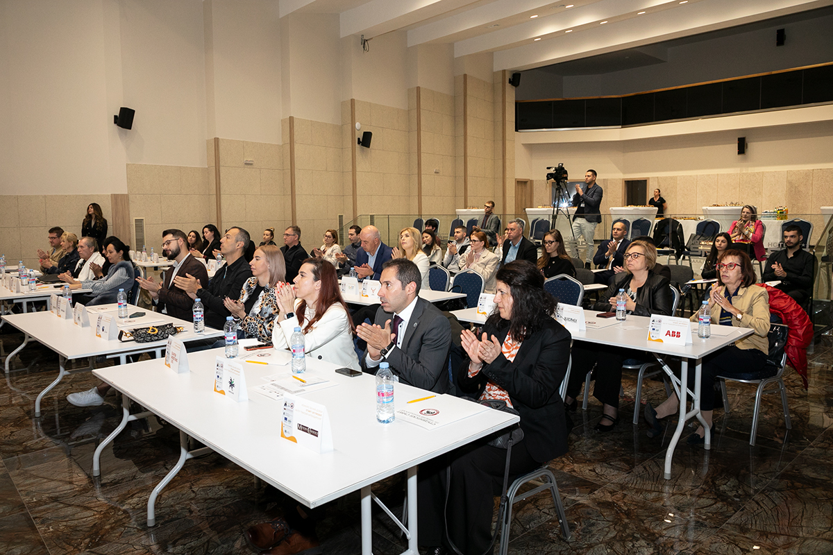 Проф д р Румен Младенов връчи наградите на победителите в Конкурса за най добър старт ъп проект